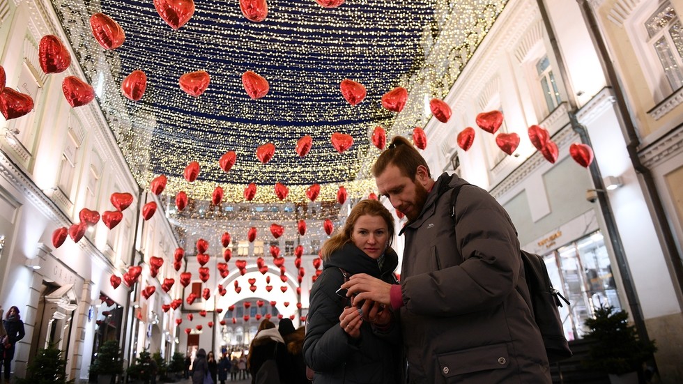 Russian MP demands Valentine’s Day ban — RT Russia & Former Soviet Union