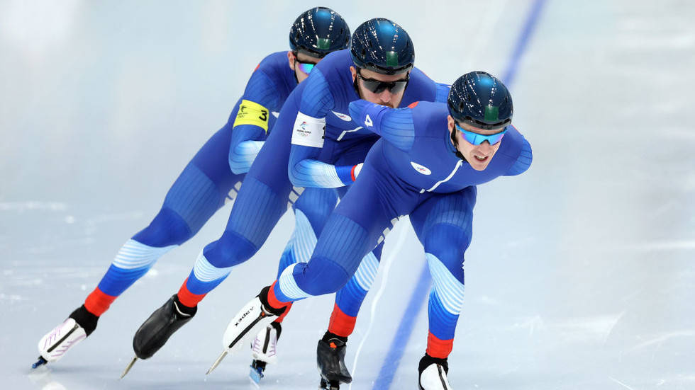 Russian speed skaters see off US on way to Olympic silver — RT Sport News