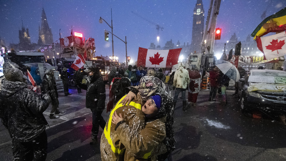 Freedom Convoy protests disrupt parliament session — RT World News
