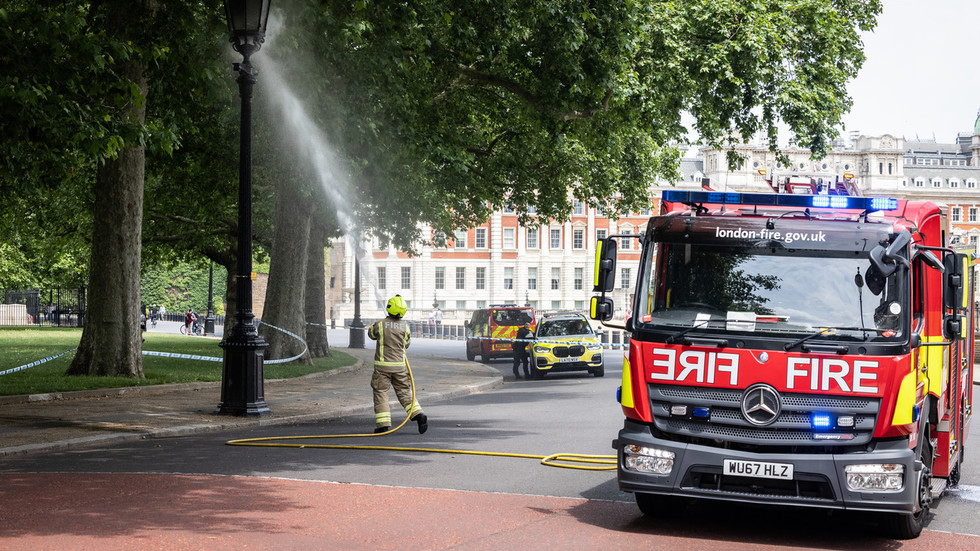 London Fire Brigade declares ‘major incident’ — RT World News