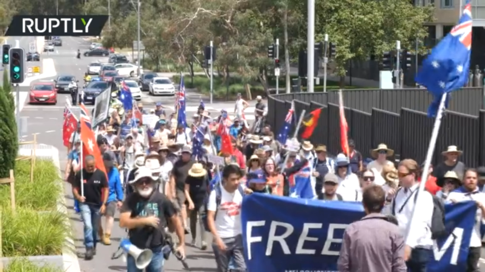 Australian ‘Freedom Convoy’ marches to parliament building (VIDEO) — RT ...