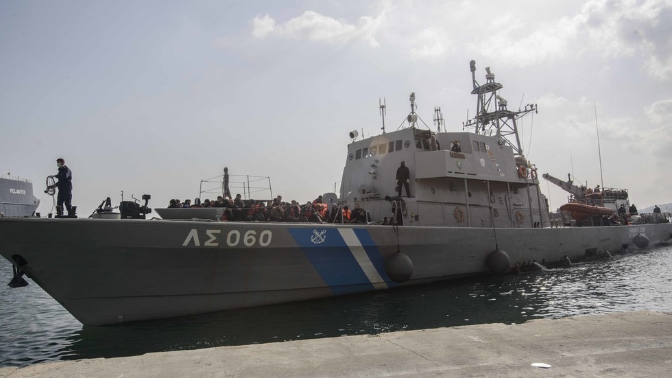 Coast guard fires warning shots at Turkish fishing boat – Greek ...