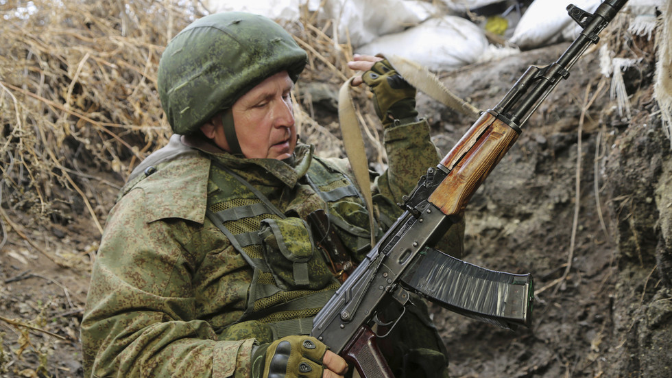 Fighting raging in Donbass – militia chief — RT Russia & Former Soviet ...