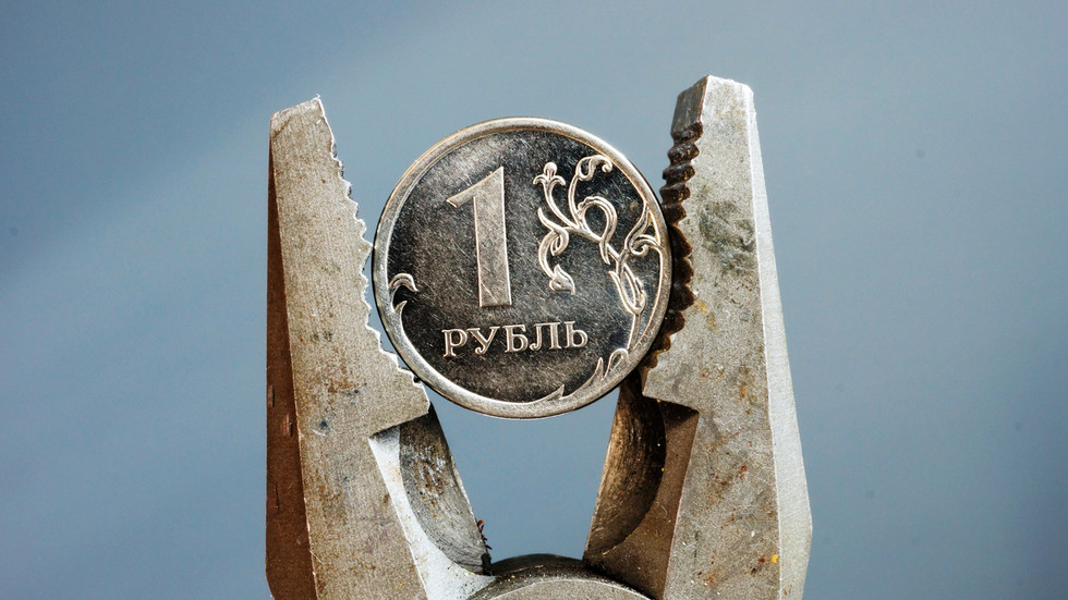 Russian Central Bank takes ruble off life support — RT Business News