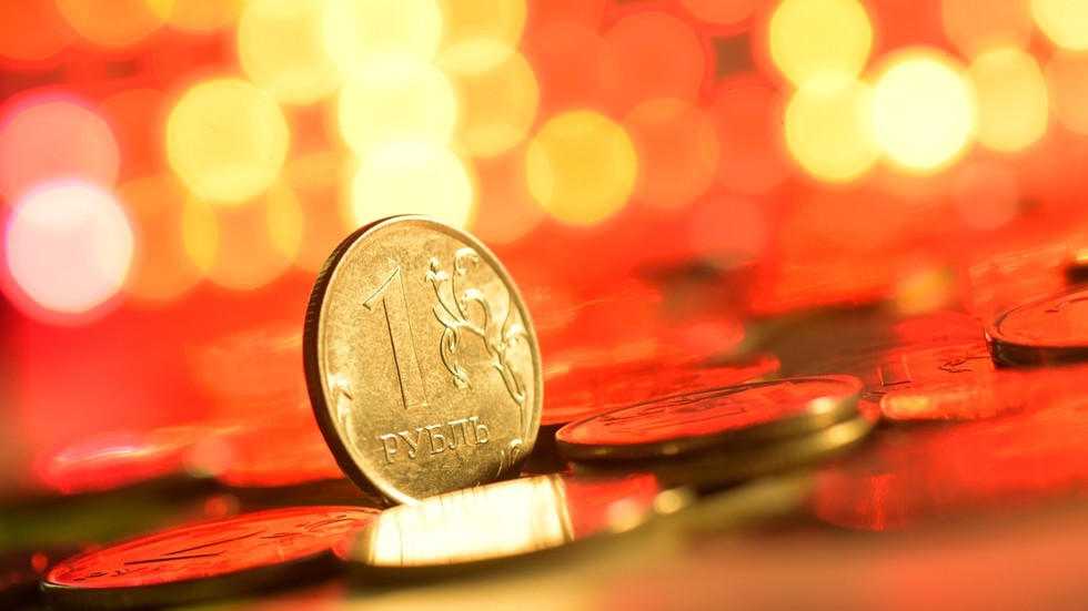Ruble rallies amid easing of capital controls — RT Business News