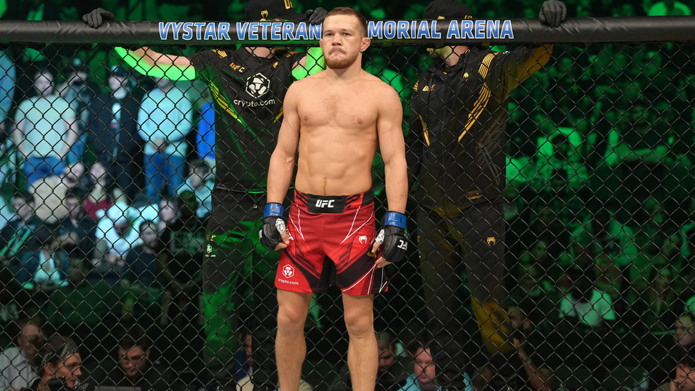 Russian UFC star explains why he was without flag for title fight — RT ...