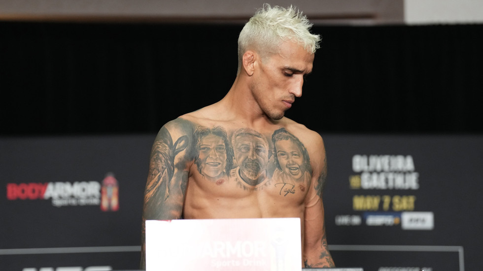 UFC champ stripped of title after dramatic weigh-in mishap (VIDEO) — RT ...