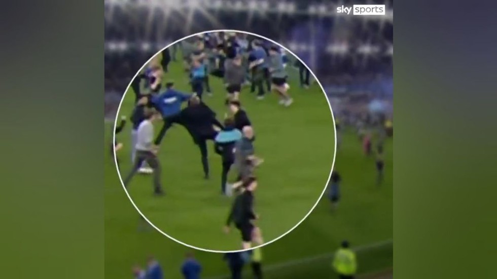 Premier League legend fights fan in more pitch invasion shame (VIDEO ...