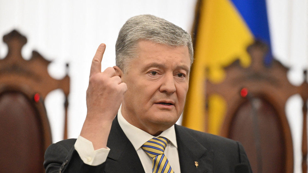 Ex-president tries to leave Ukraine (again) — RT Russia & Former Soviet ...