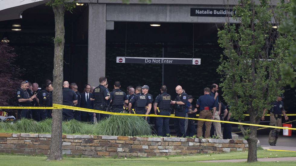 US hospital hit by deadly shooting — RT World News
