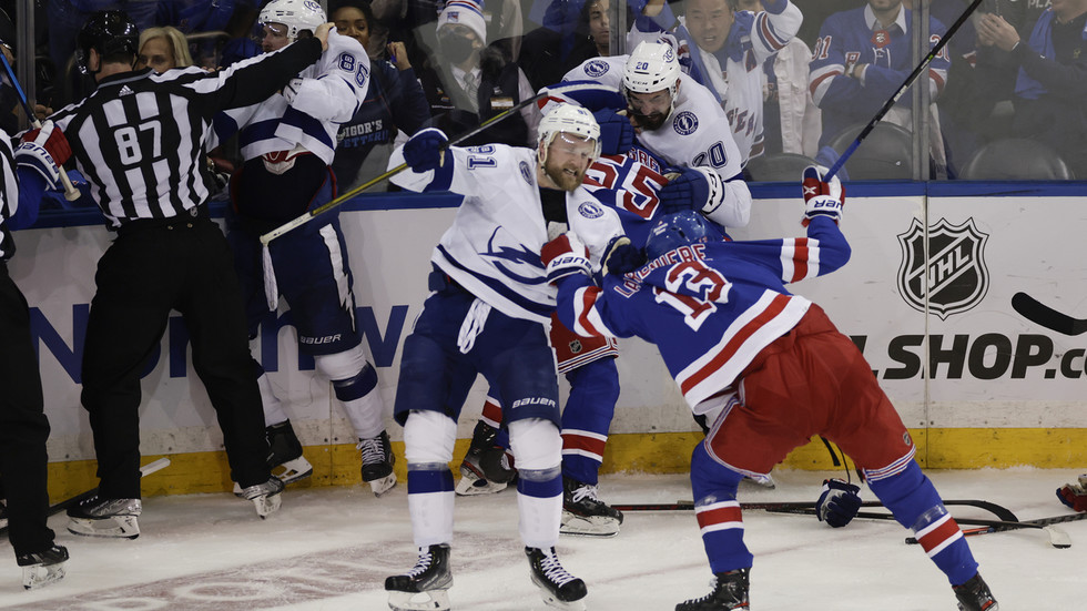Mass brawl as Russians help NHL champs to brink of finals (VIDEO) — RT Sport News