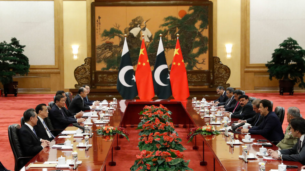 China seeks stronger security ties with Pakistan — RT World News