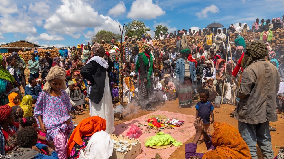 Hundreds killed in ethnic conflict – witnesses — RT World News