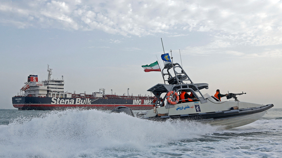 US Navy had brush with Iranian fast attack craft – report — RT World News