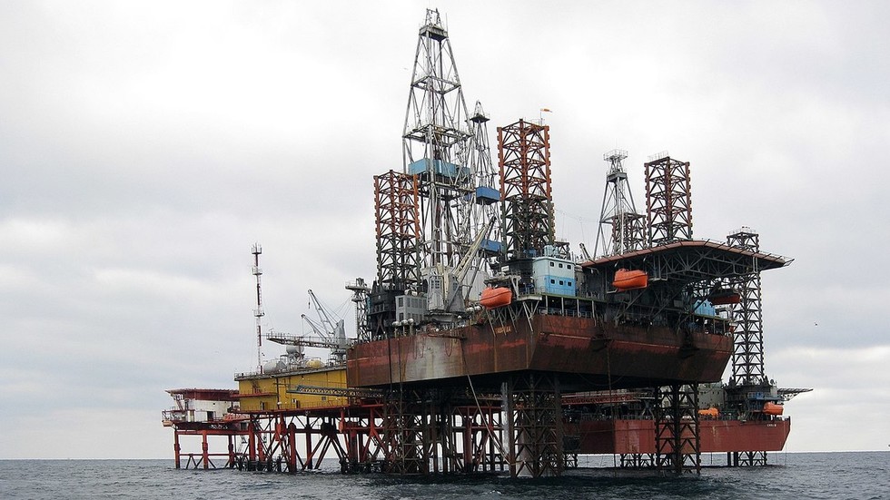 Moscow reacts to Ukrainian attacks on gas rigs — RT Russia & Former ...