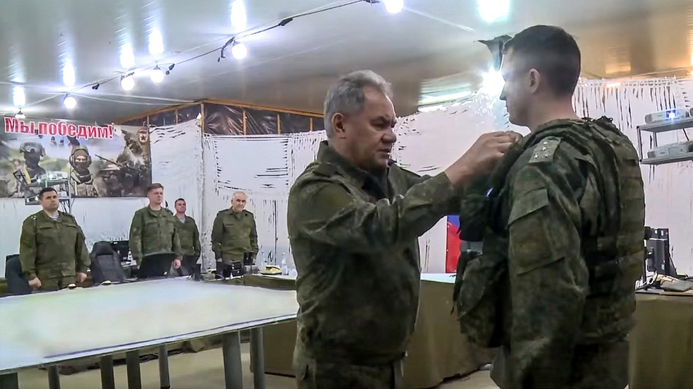 Russian defense minister inspects troops in Ukraine — RT Russia ...