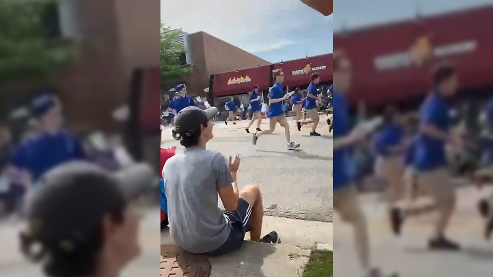 Shooting at Independence Day parade in US (VIDEO) — RT World News