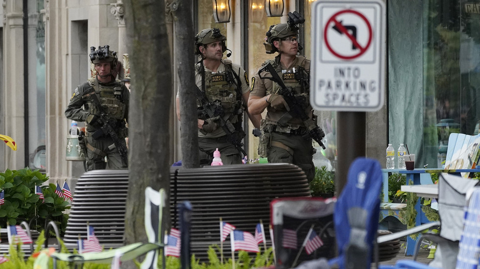 Biden reacts to Independence Day shooting — RT World News