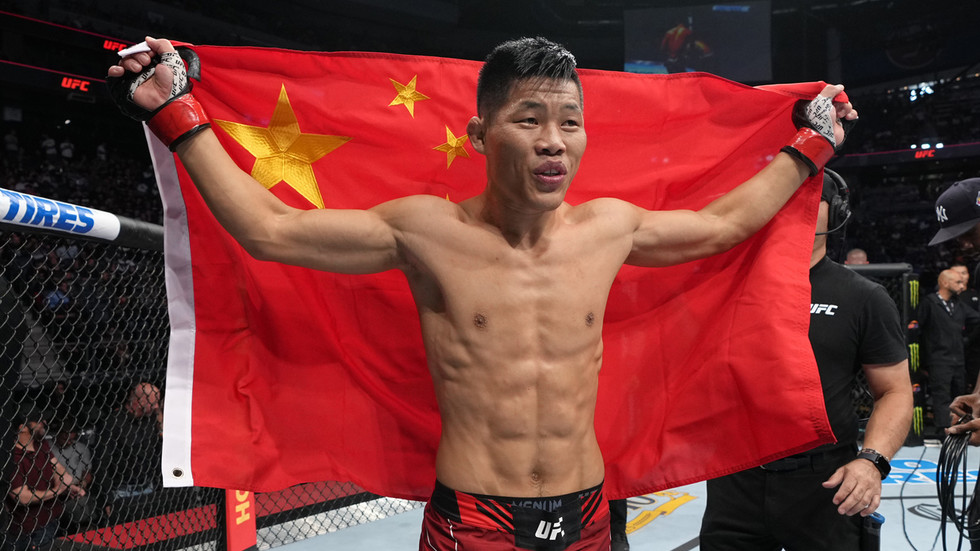 Chinese UFC fighter has flag ‘ripped away’ after win (VIDEO) — RT Sport ...