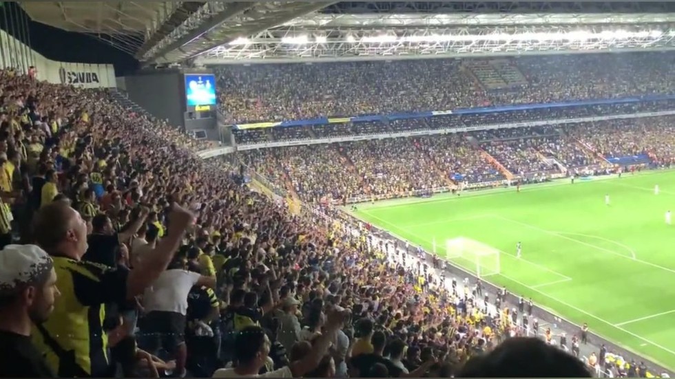 Turkish football fans chant ‘Vladimir Putin’ at Ukrainian rivals (VIDEO ...