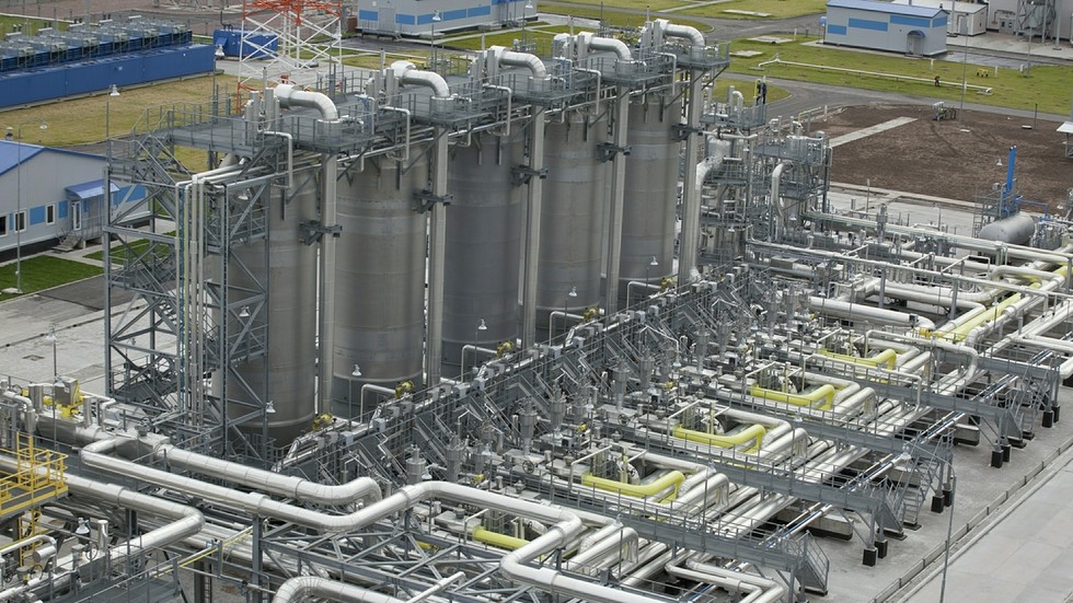 Russian energy giant explains gas flow reduction to EU — RT Russia ...