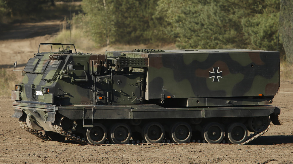 Germany sends rocket system to Ukraine — RT World News
