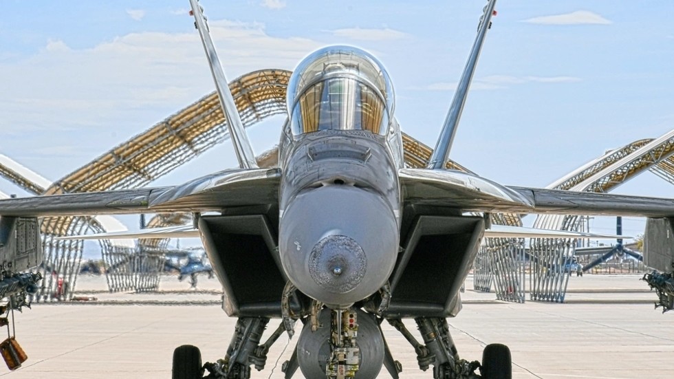 US recovers lost fighter jet — RT World News