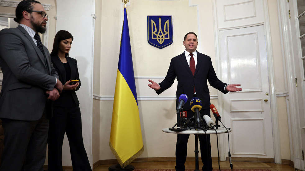 Ex-NATO chief to reveal Ukraine's security proposal — RT Russia ...