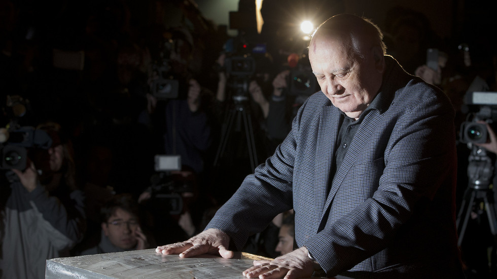 Germans thank Gorbachev for reunification — RT World News