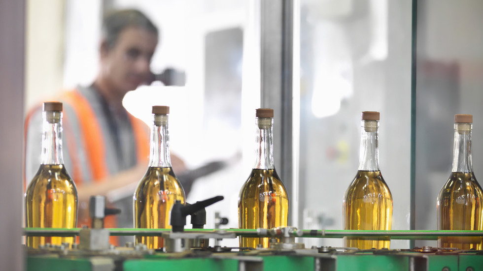 Six in ten British factories at risk of closing — Bloomberg — RT ...