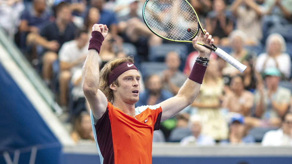 Russia’s Rublev rolls on at US Open — RT Sport News