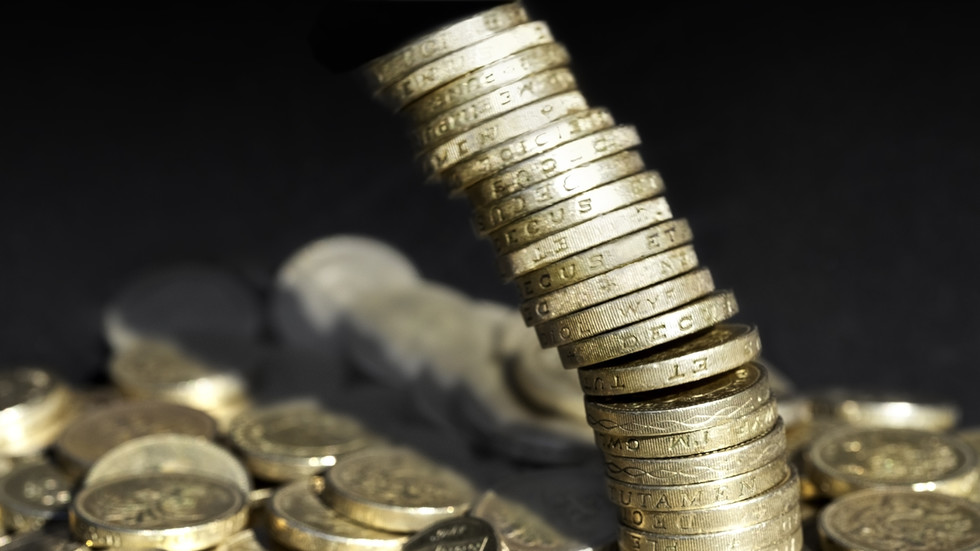 Pound crashes to 37-year low — RT Business News