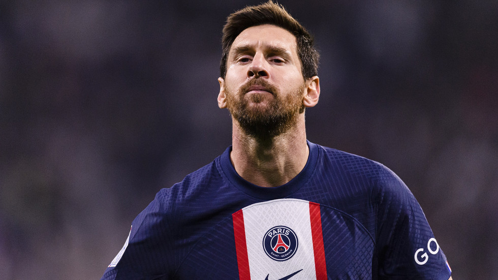 Messi edges ahead of Ronaldo with new milestone — RT Sport News