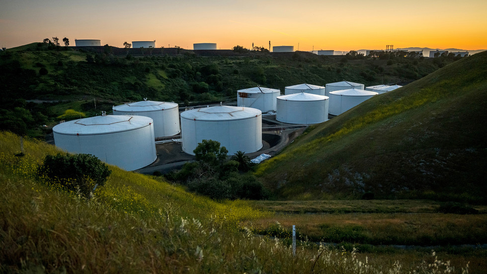 US to release more crude from reserves — RT Business News