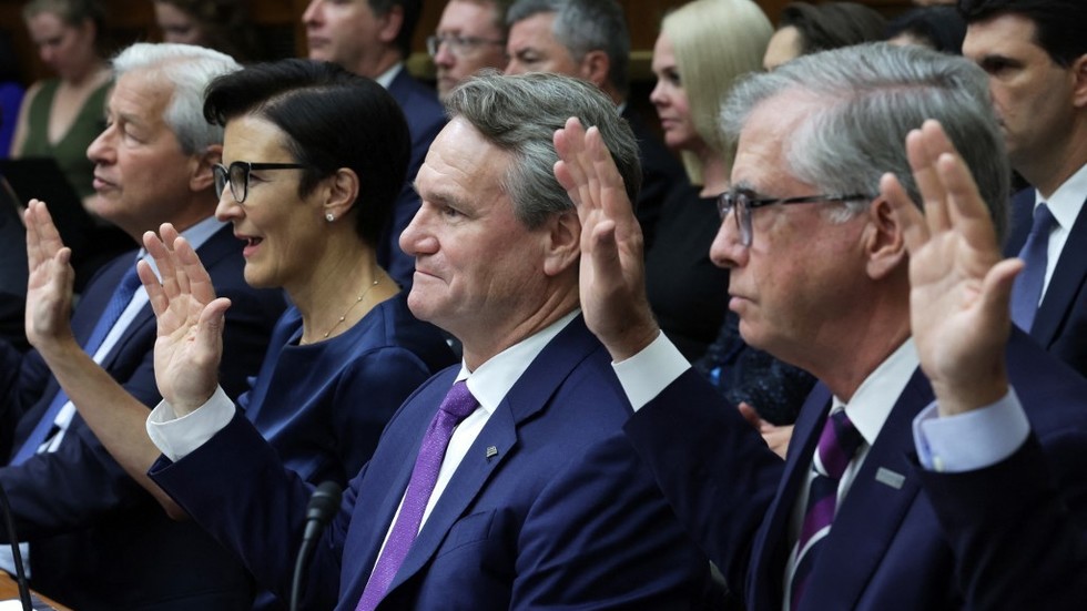 Big bank chiefs laugh about their government connections in Congress ...