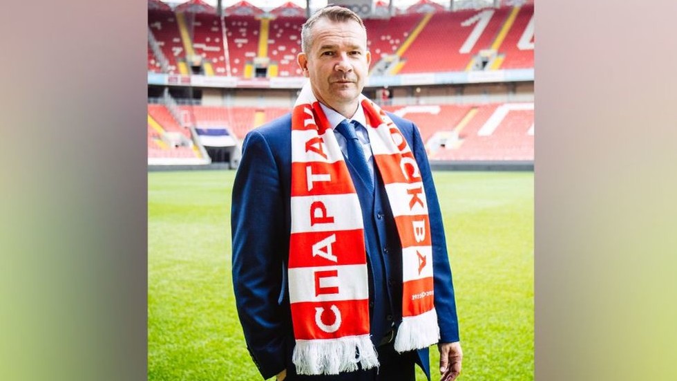 Russian football giants unveil Englishman in key role — RT Sport News