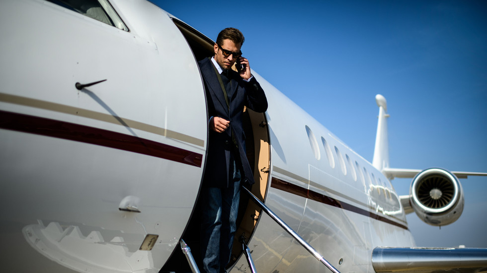 France wants private jet owners to pay more — RT World News