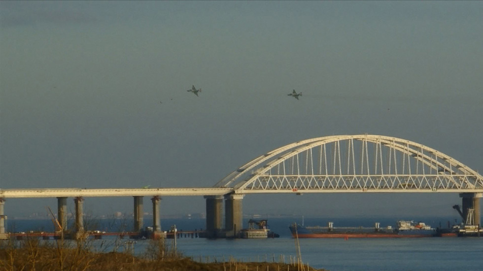 Putin orders enhanced security around Crimean Bridge — RT Russia ...