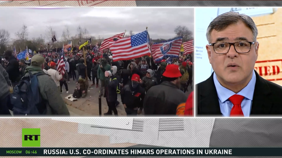 FBI agent blows whistle on politicized investigators — RT The ...