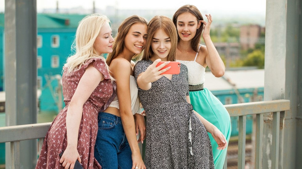 #HAPPY: The dictatorship of happiness on social media — RT Documentary