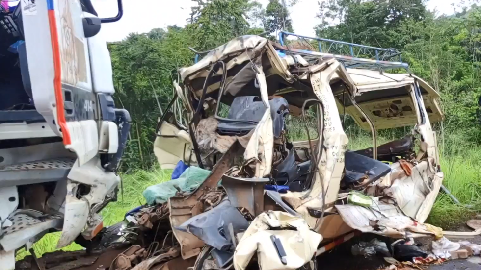 Bus crash in Cameroon results in multiple deaths — RT Africa