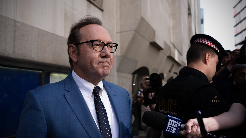Accuser labels Kevin Spacey a ‘predator’ in sexual assault trial — RT ...