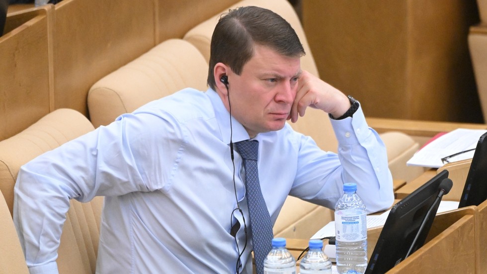 Russian MP compares English words to ‘illegal immigrants’ — RT Russia ...