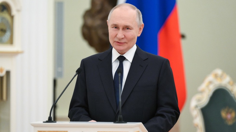 Putin attends AI conference plenary session On Air — RT