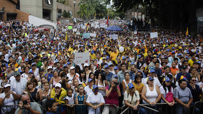 Students and police clash in Venezuela protests — RT World News