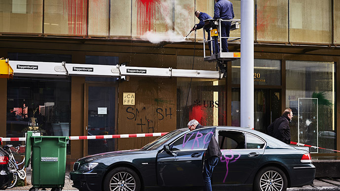 Rioters clash with police in downtown Zurich, rampage through city ...