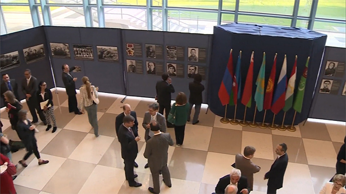 WWII exhibit at UN shows faces of war — RT World News