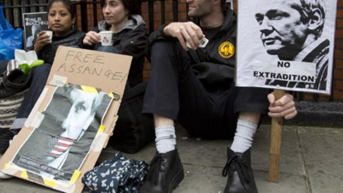 Assange rejects police request to surrender — RT World News