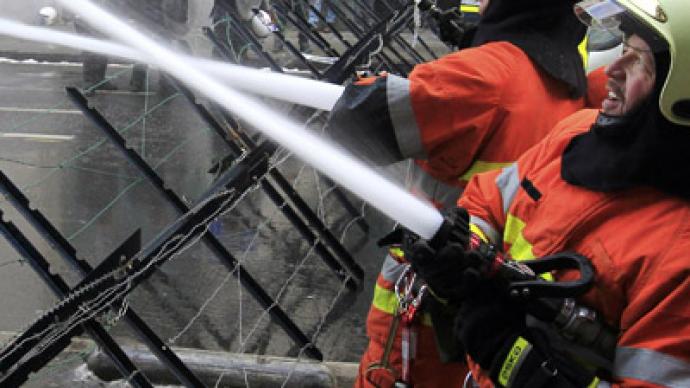 Striking Brussels firemen soak cops, PM office (VIDEO) — RT World News