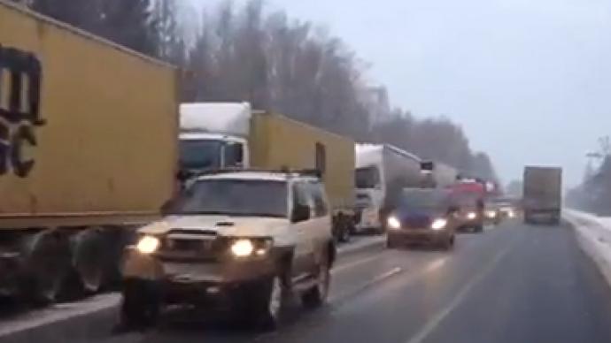 200km-long traffic jam paralyzes Russian freeway — RT World News